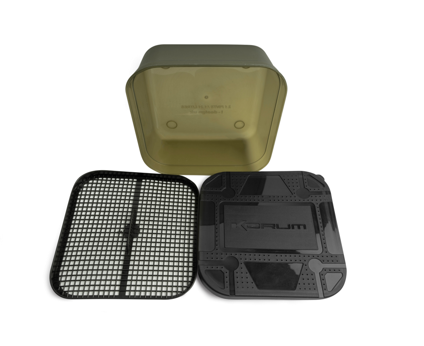 Korum Maggot Tub 2 Pint with Riddle – Bait Storage for Irish Anglers